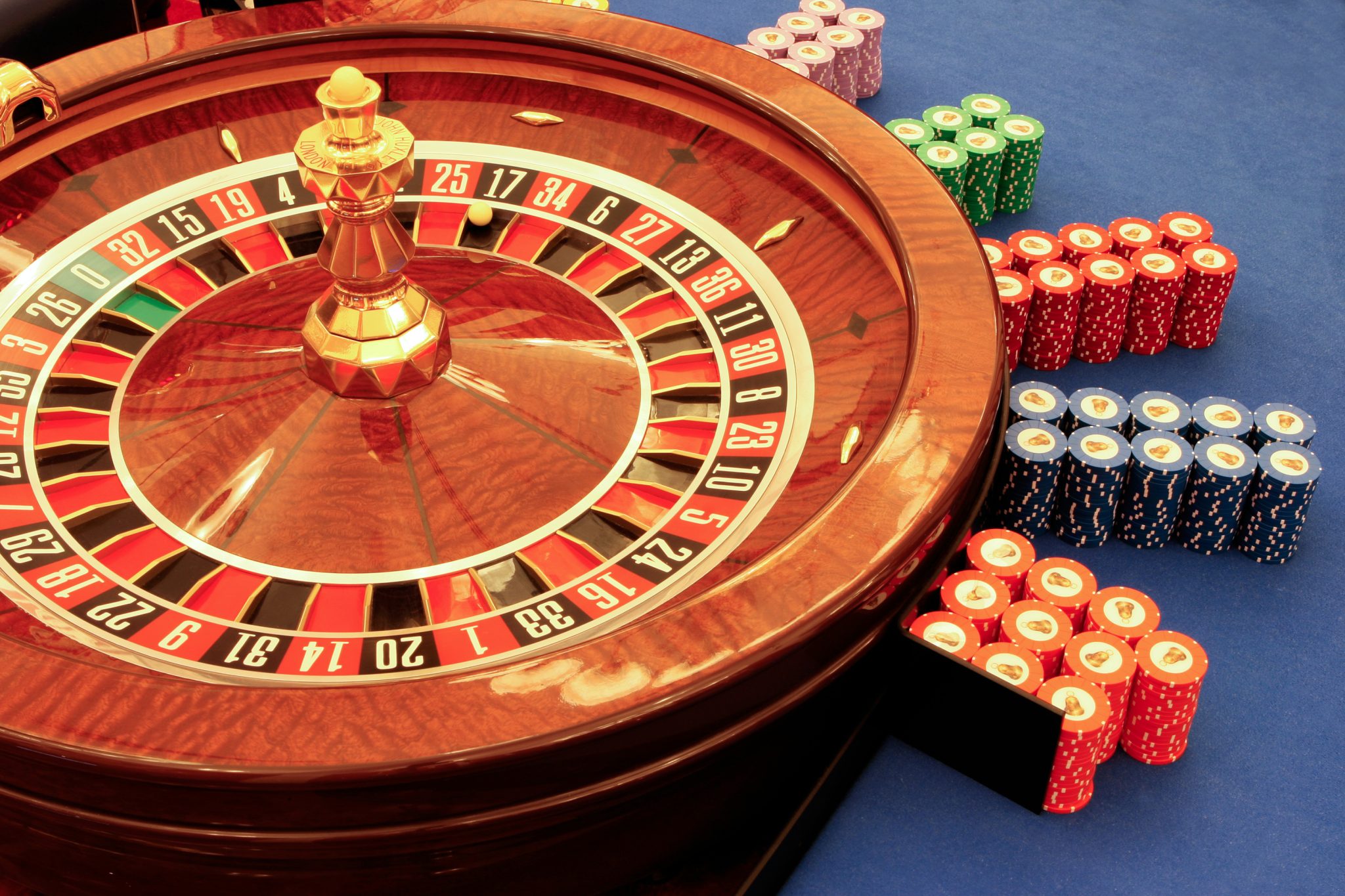 How to Play Roulette: Essential Rules and Effective Betting Tips