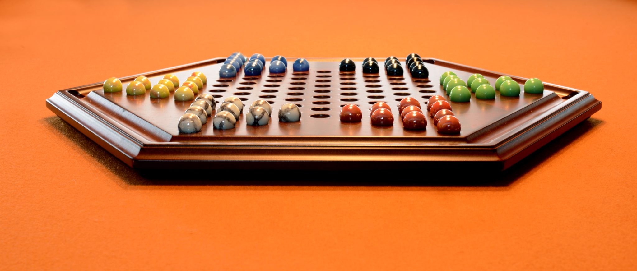 How to Play Chinese Checkers: A Simple Guide to Gameplay and Strategy