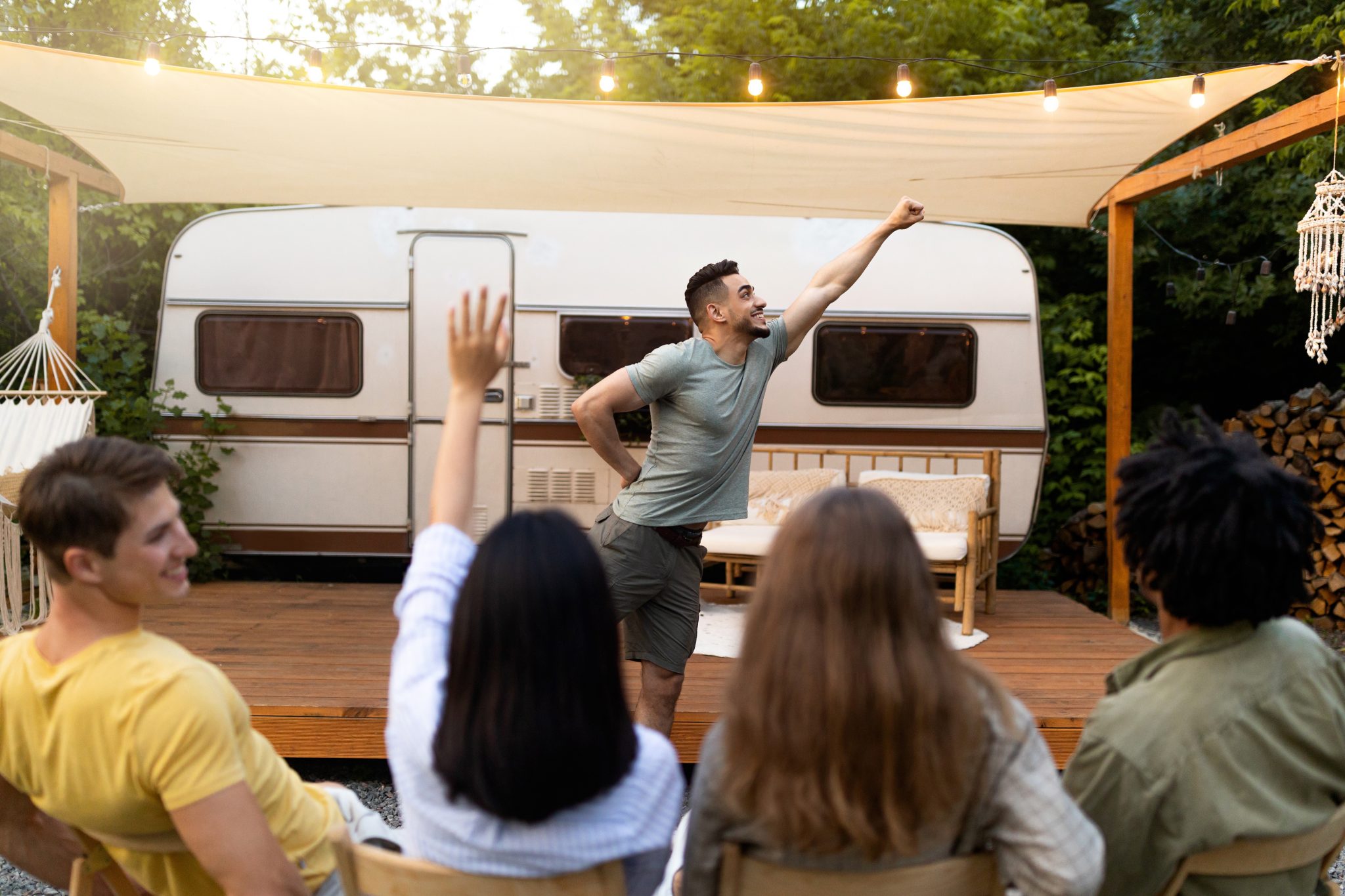 How to Play Charades, Rules and Helpful Tips